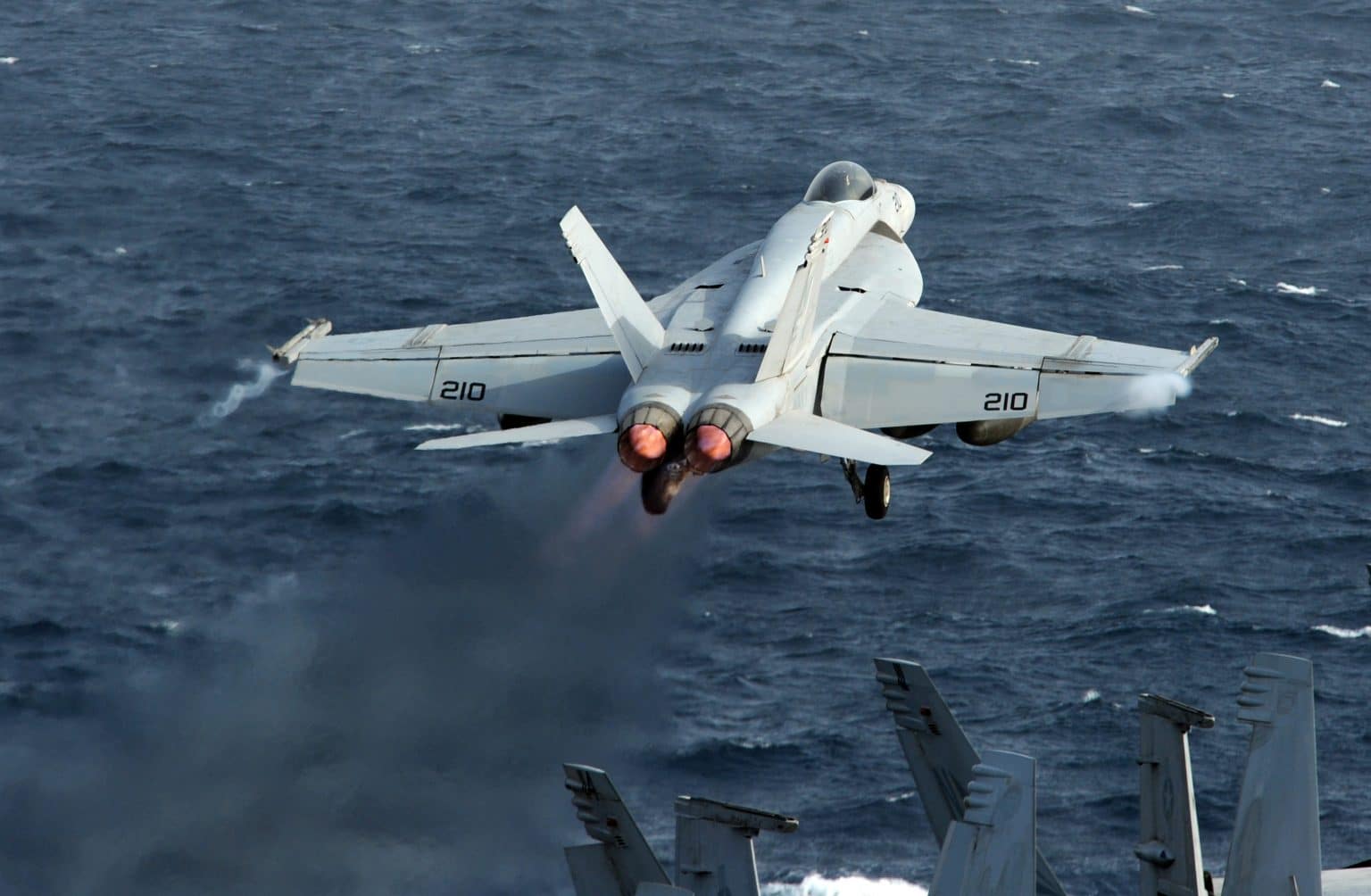 This Is Why America Still NEEDS The Super Hornet - World War Wings
