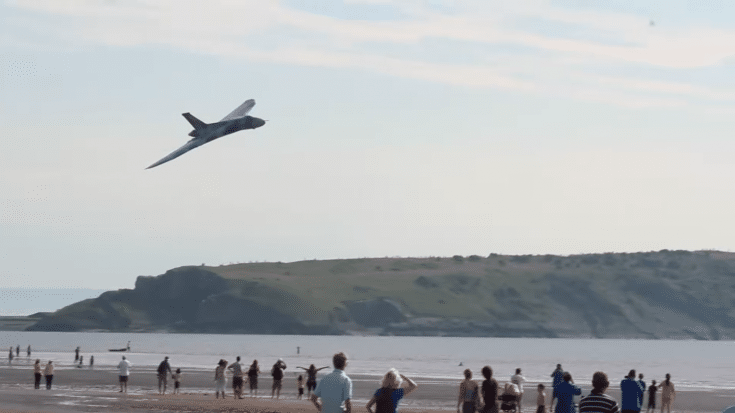Vulcan Bomber Surprises Beachgoers With Fly-by - World War Wings