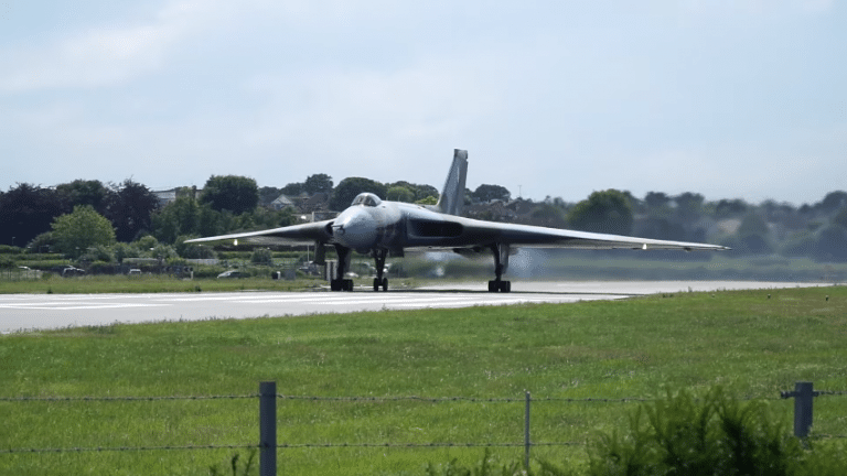 The Best Vulcan Howl We've Ever Heard - World War Wings