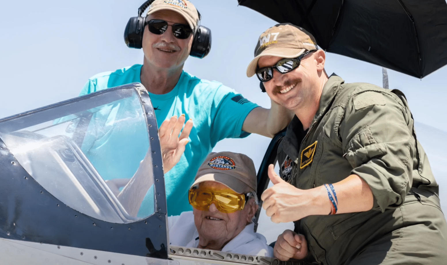 WWII Veteran Pilot Reunites with His P-51 Mustang After 80 Years ...