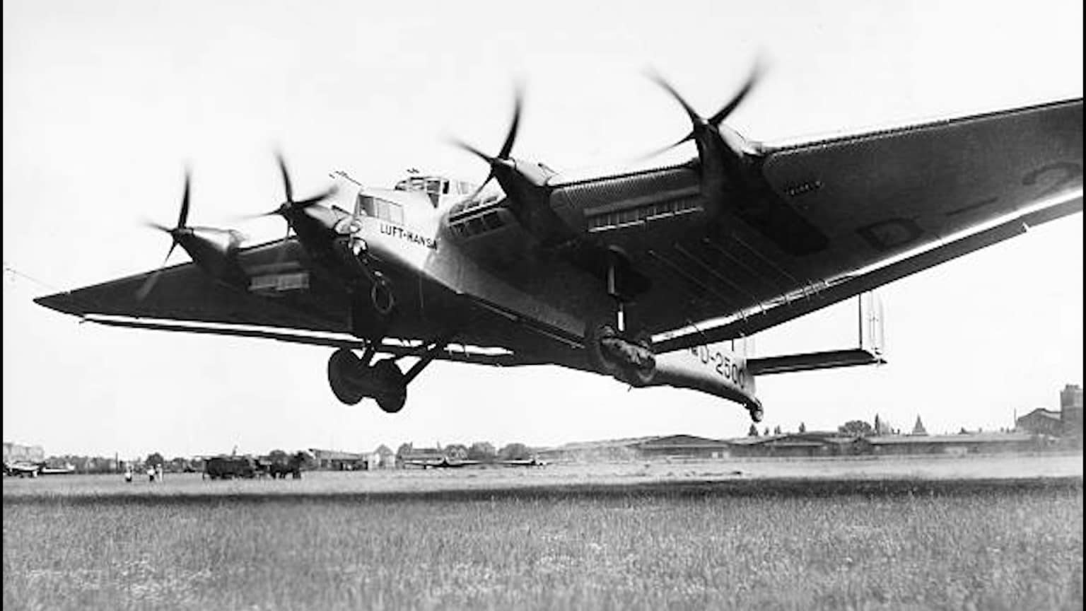 The Giant Plane With Cabins In Its Wings - World War Wings