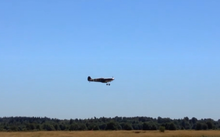 Impressive Giant Scale WWII Spitfire RC Plane Takes to the Skies at ...