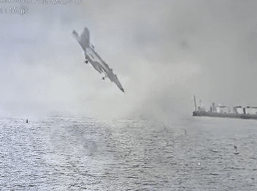Close-Up Footage of a Military Jet Crashing Into San Diego Bay - World ...