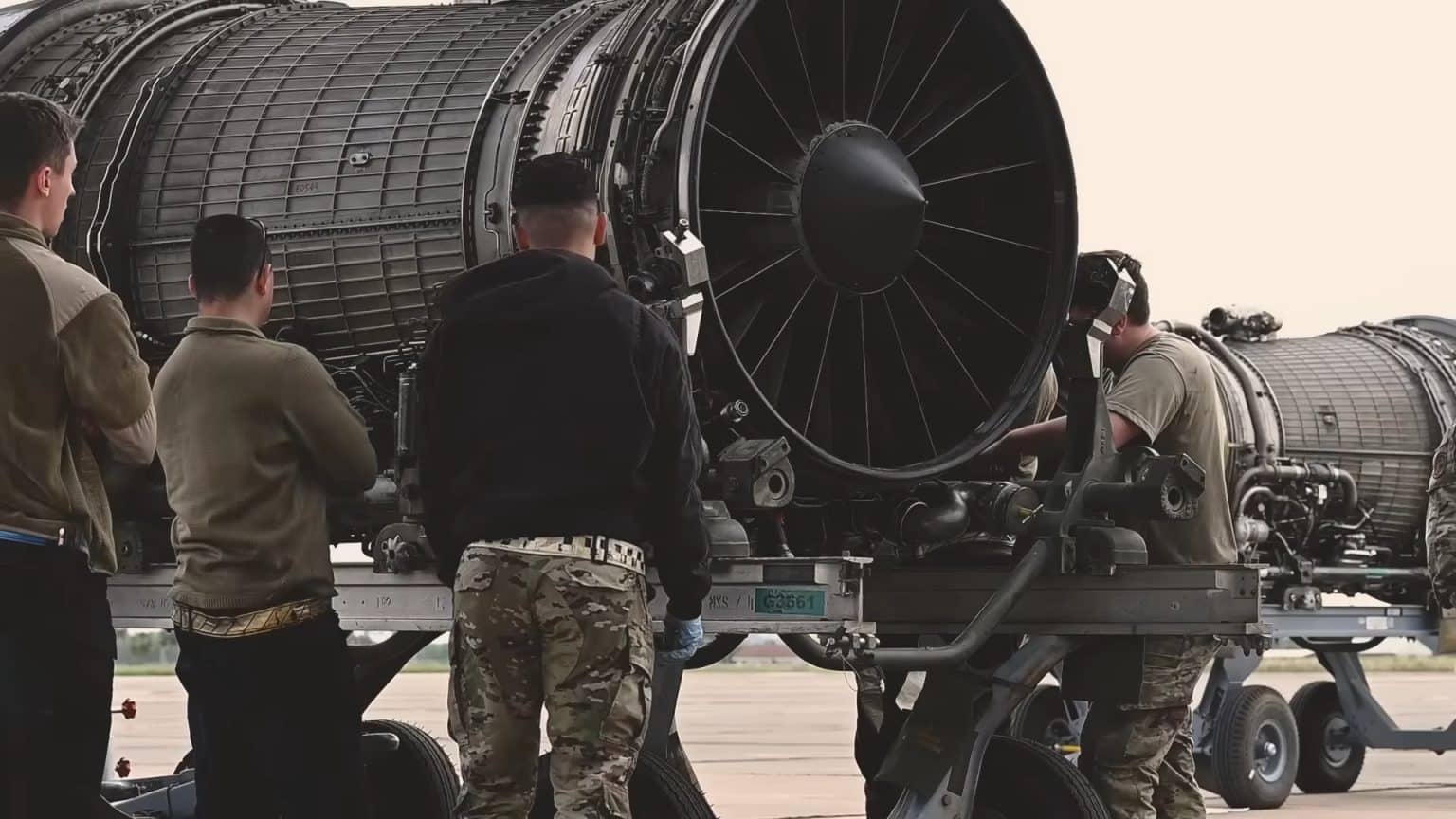 B-1R: The world's BIGGEST air superiority fighter?! - World War Wings