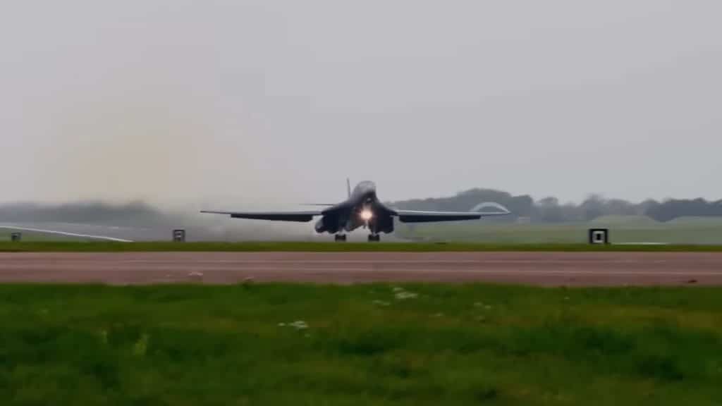 B-1R: The world's BIGGEST air superiority fighter?! - World War Wings