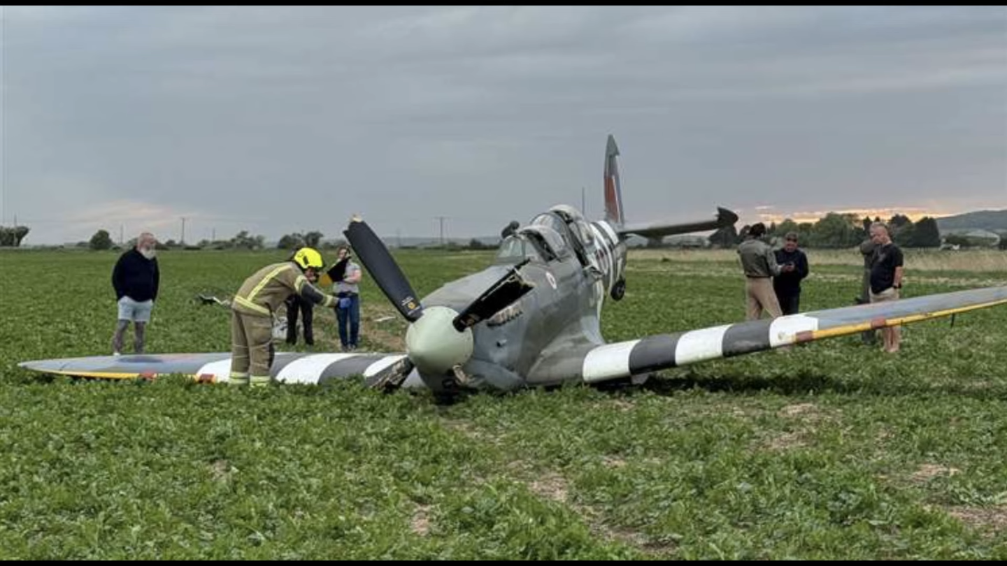 WWII Spitfire Makes Emergency Landing in Kent Field - World War Wings