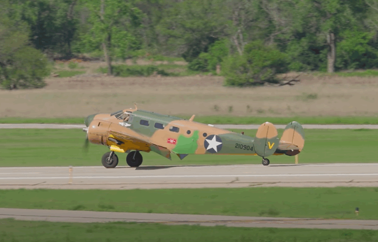 Watch the Beautifully Restored WWII-Era Beechcraft C-45 Expeditor Take ...