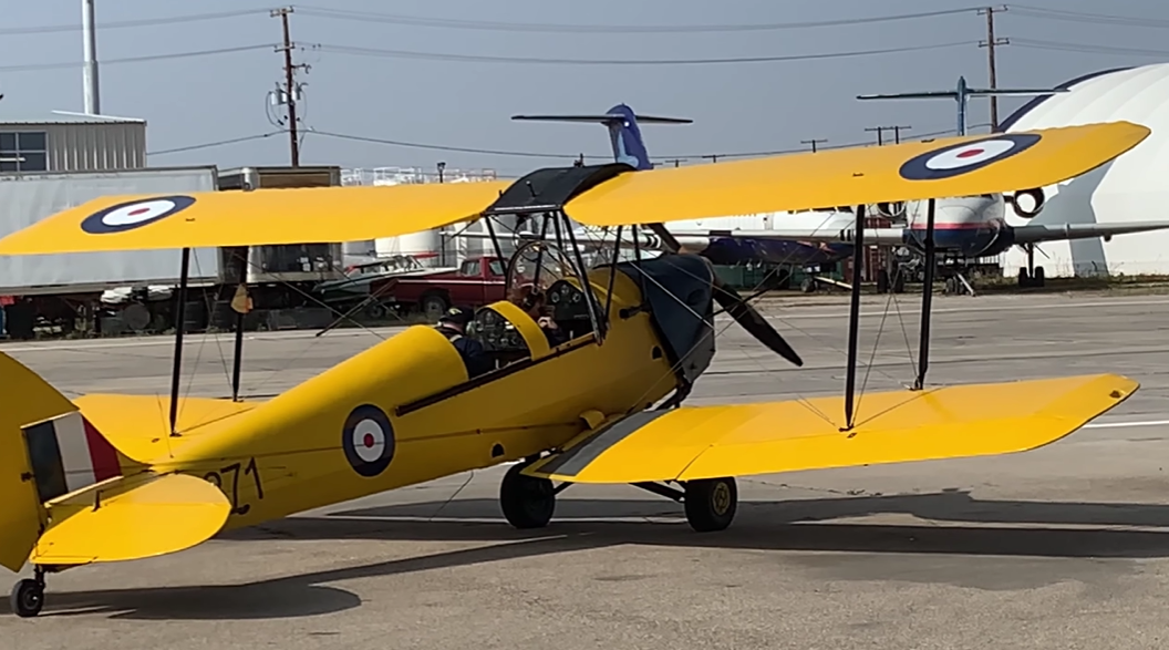 Watch This Amazingly Restored WWII de Havilland Tiger Moth Trainer Take ...