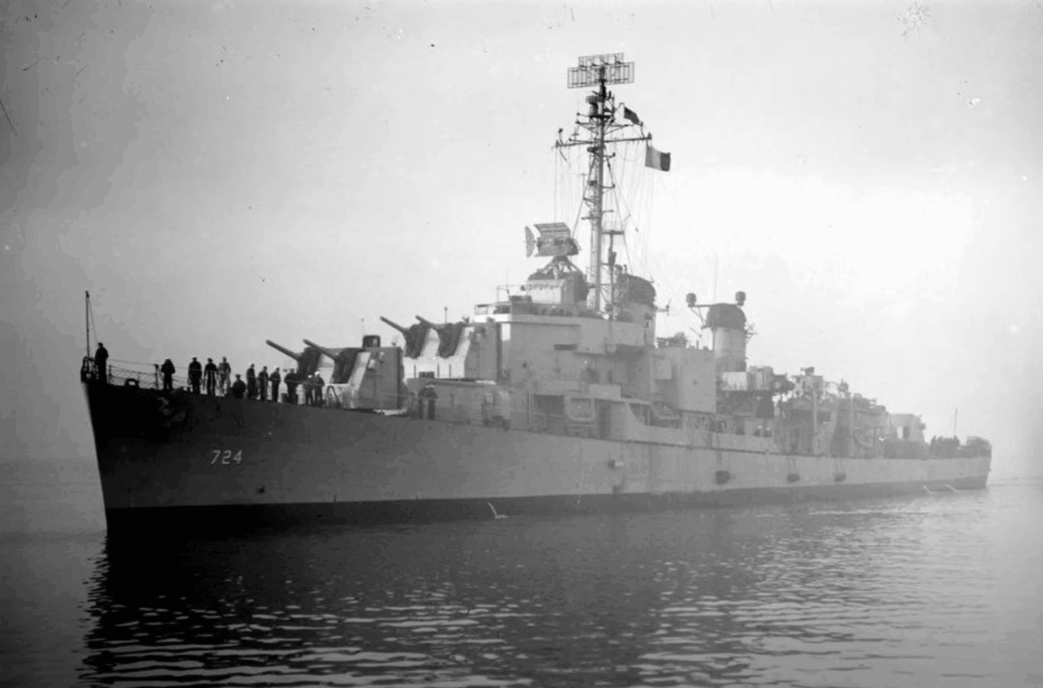 The Destroyer That Battled and Survived 22 Kamikaze Attacks - World War ...