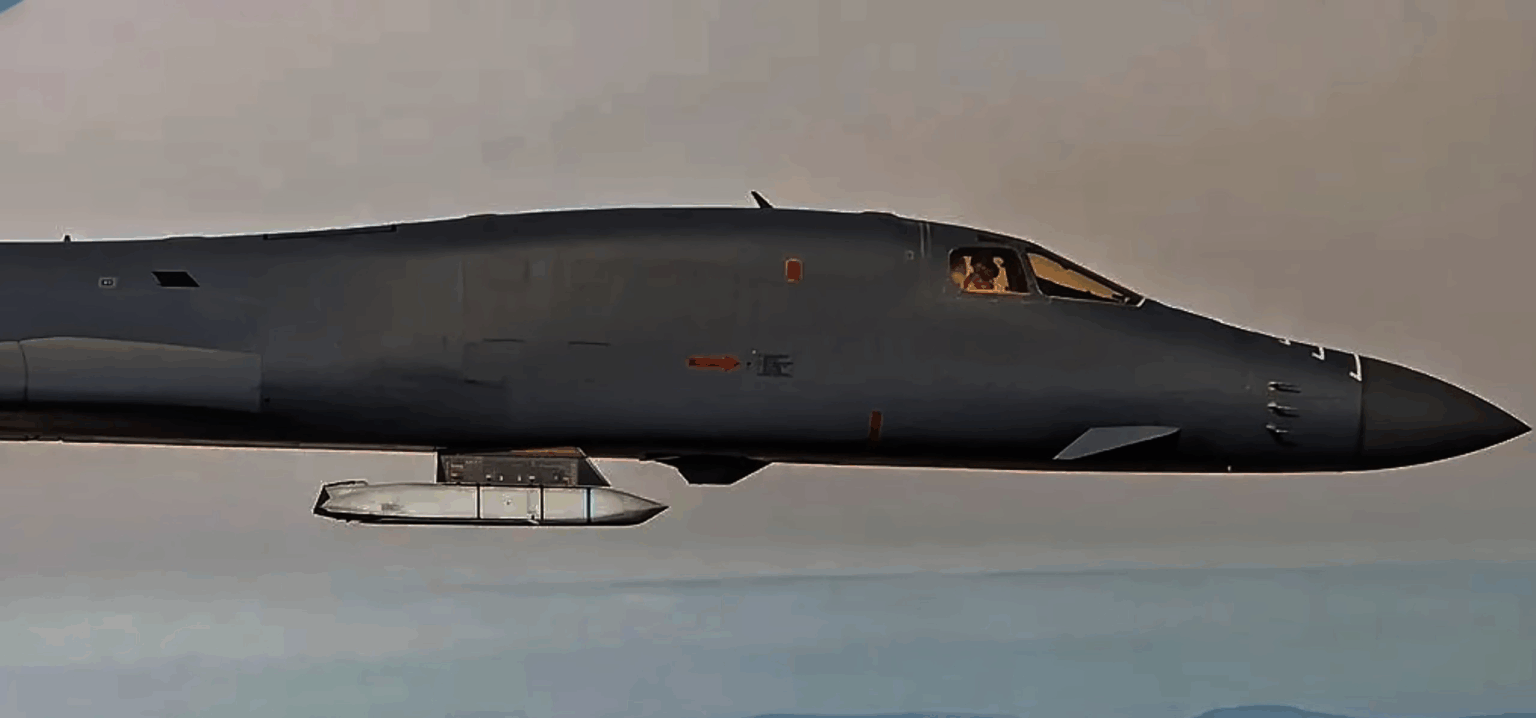 The B-1B Lancer Is Getting a Hypersonic Upgrade - World War Wings
