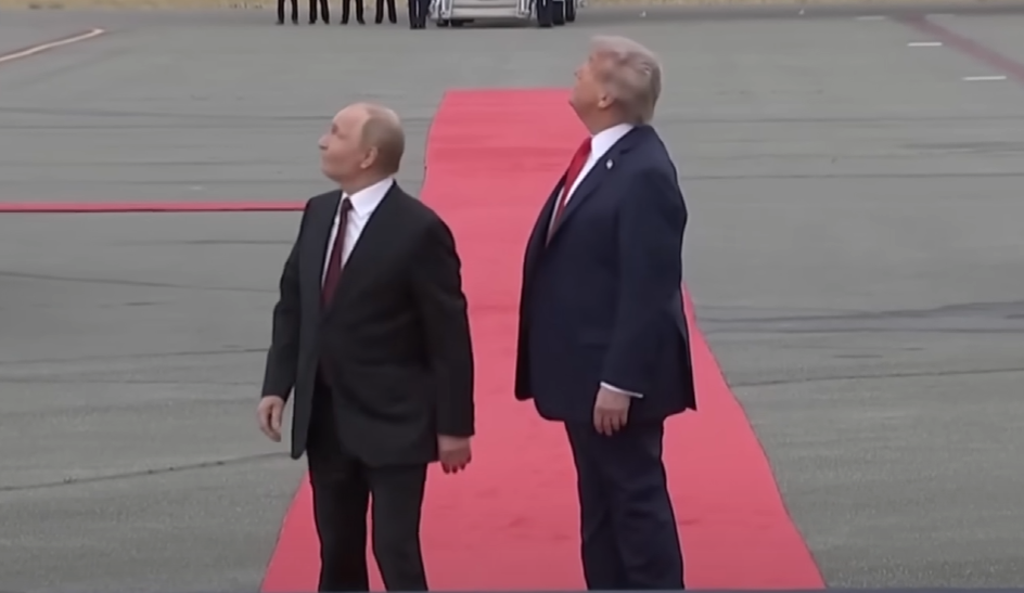 Watch the Remarkable Moment a B-2 Flyover Took Place with Trump and ...