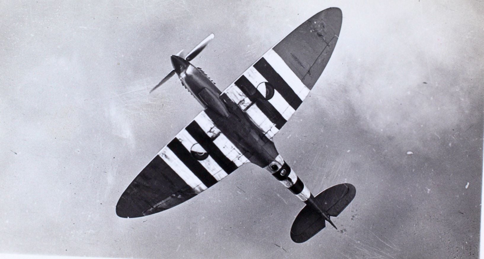 Why The Spitfire Had Curved Wings - World War Wings
