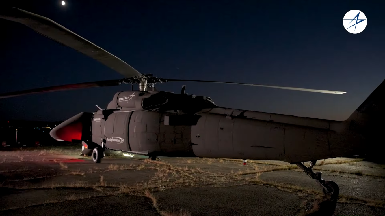 UH-60 Black Hawk Reborn as a Fully Autonomous Cargo Workhorse - World ...