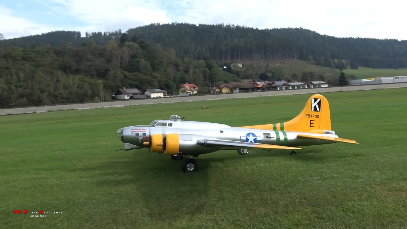 RC B-17 “Fuddy Duddy” Brings WWII Legend Back to Life - World War Wings