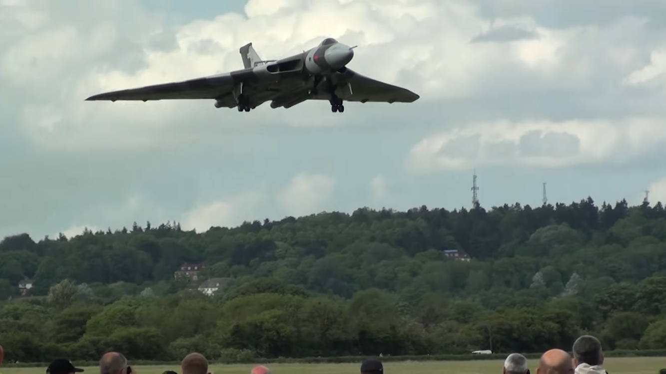 Avro Vulcan Sets Off Car Alarms After Super Low Fly By - World War Wings