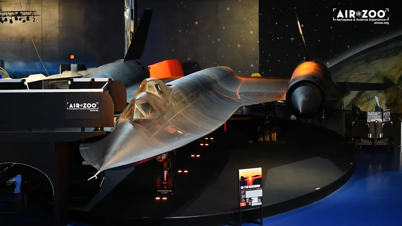 Opening an SR-71 Blackbird Cockpit - World War Wings