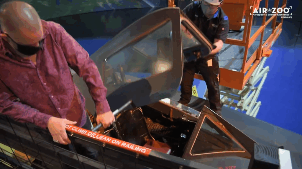 Opening an SR-71 Blackbird Cockpit - World War Wings