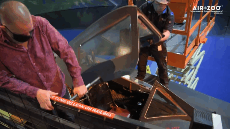 Opening an SR-71 Blackbird Cockpit - World War Wings