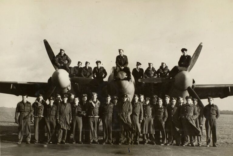 How The USS Bunker Hill Survived 2 Kamikaze Attacks - World War Wings