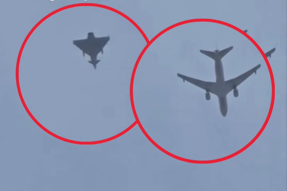 Watch: Resident Captures Incredible Footage of UAE Passenger Flight ...