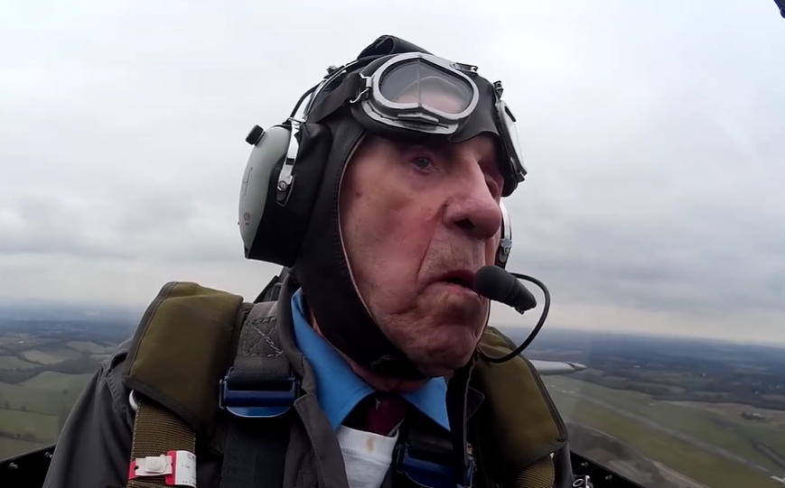 100-Year-Old WWII Pilot Allan Scott Takes to the Skies Again in a ...