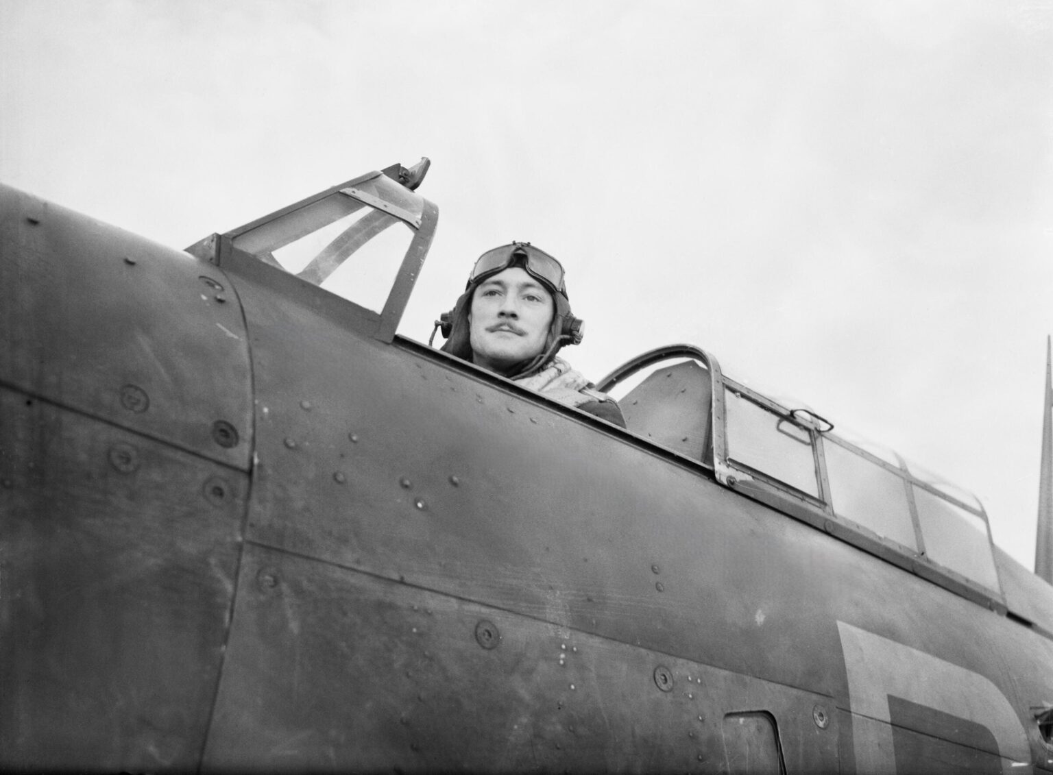 The Story of RAF Ace Robert Stanford Tuck Crashed Under Fire — German ...